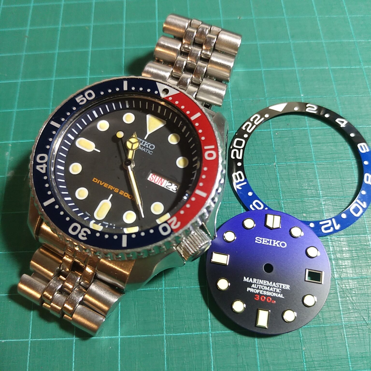 SKX009 Batman Mod - SEIKO 5 .club